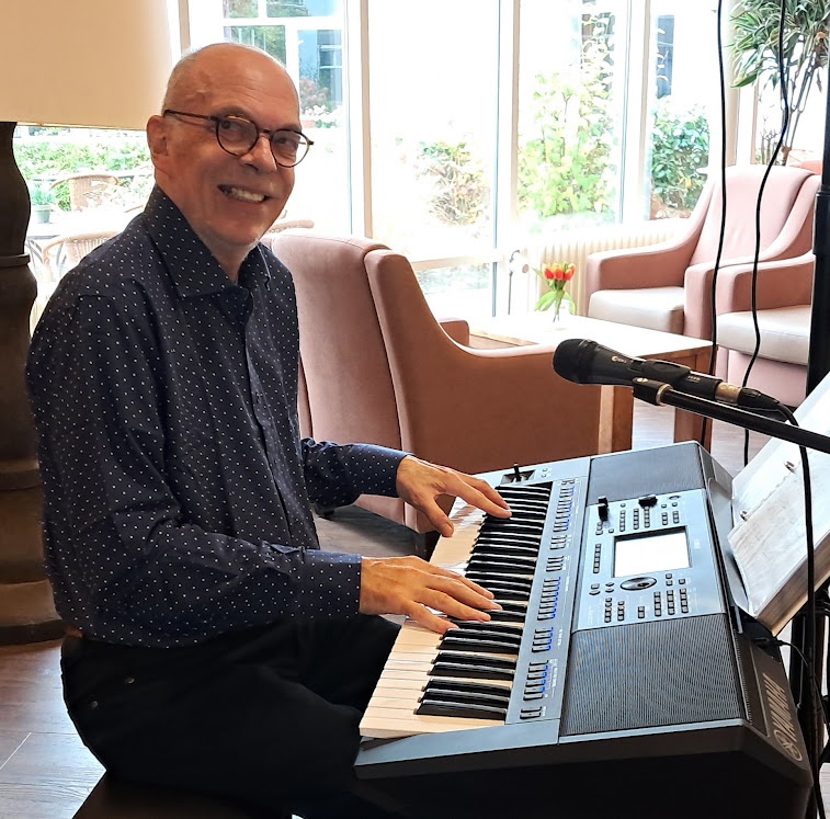 Jan Bonnema toetsenist bij feesten en partijen